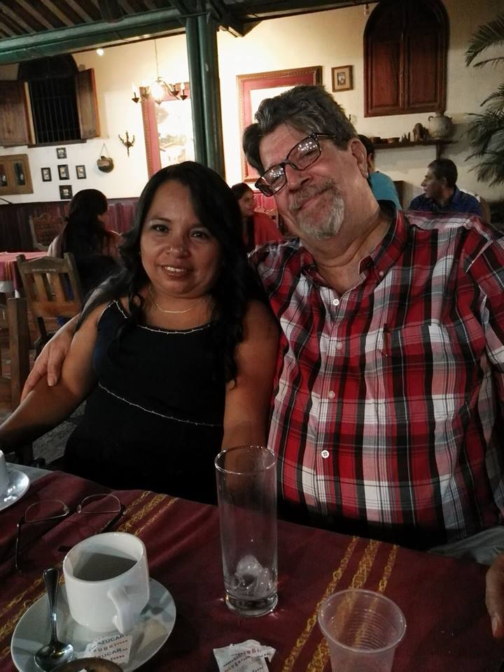 Hablando del turismo en Suchitoto con Robert Broz.