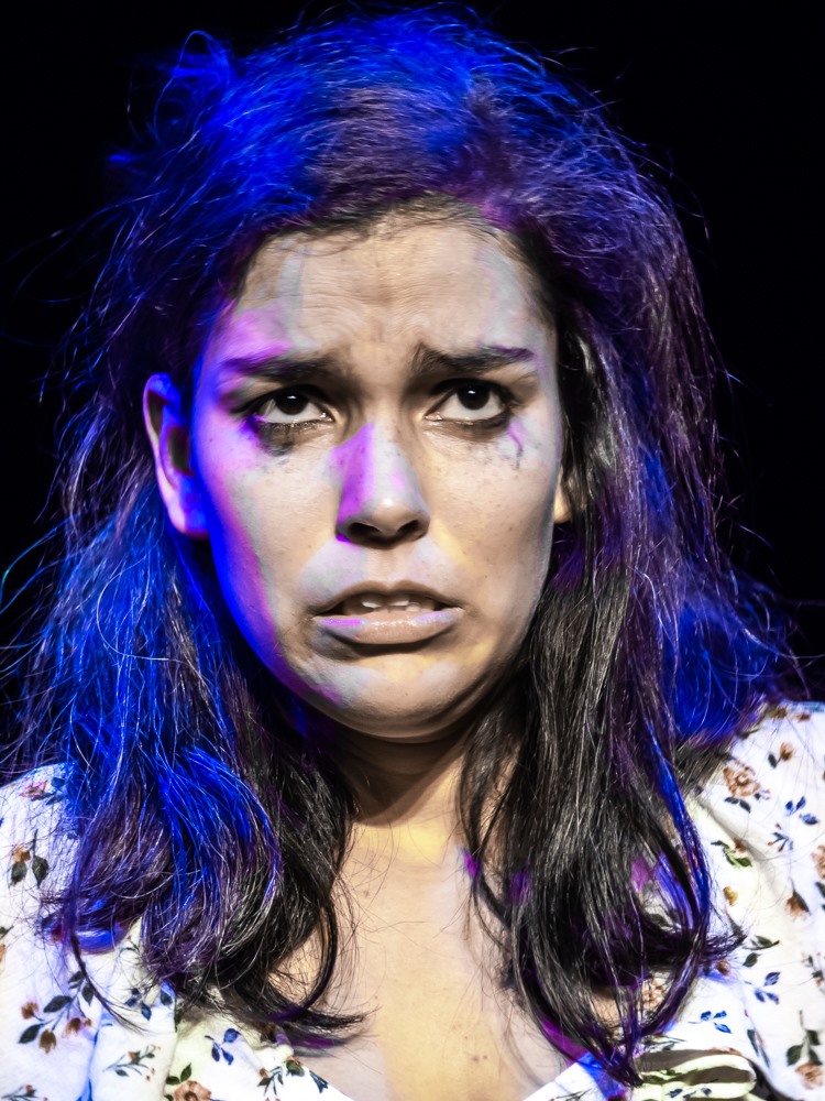 De Moscú a El Salvador. Isabela Estrada y su monólogo “Mamá”